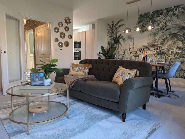 Super Snazzy Short Let House. - Wokingham