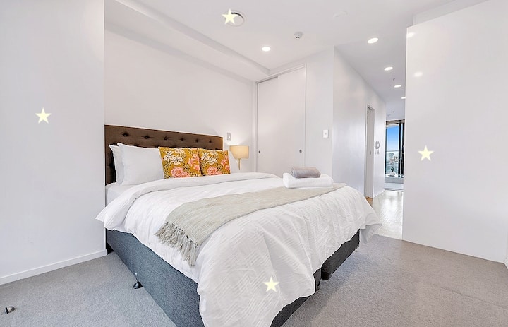 10 Minutes Walk To Sky Tower With Pool - 