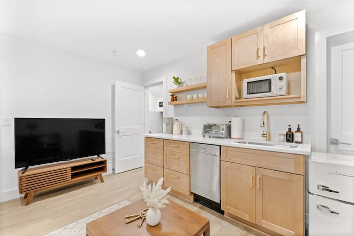 Kennesaw Charm Suite- Minutes To Downtown! - Kennesaw, GA