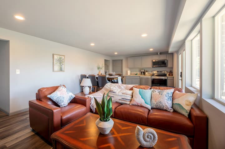 Bright 2br Lower Unit | Relaxing Yard & Great Spot - Bellevue, WA