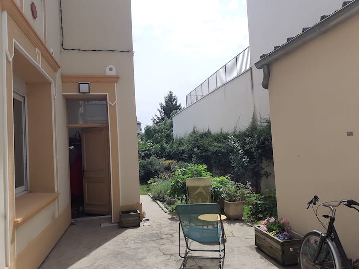Grande Chambre Avec Bureau. - Valence