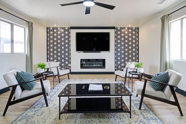 Modern Space To Relax & Play. Close To Everything! - Page