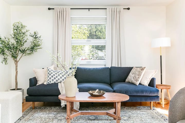 Modern Family-friendly W/firepit - South Bend, IN