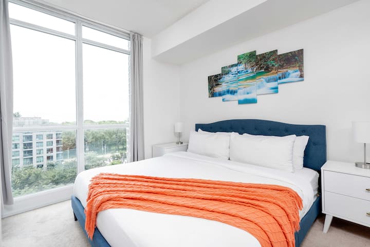 Stylish Fort York Condo W/ Scenic Balcony! - Toronto