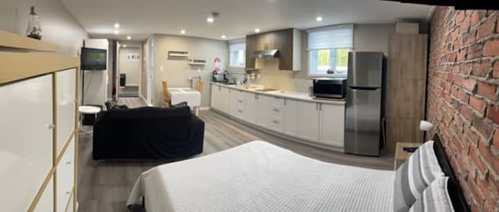 Cozy Private Appartement Bachelor - Blainville