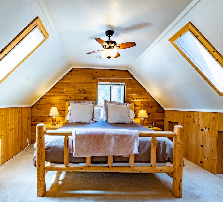 Cozy Tahoe Cabin With Hot Tub - South Lake Tahoe, CA
