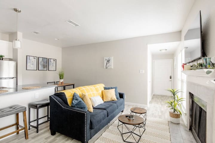 Plano's Cutest Condo - Plano, TX