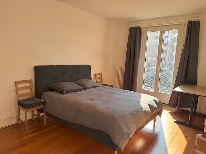 Central Bright Room In Lausanne - Losanna