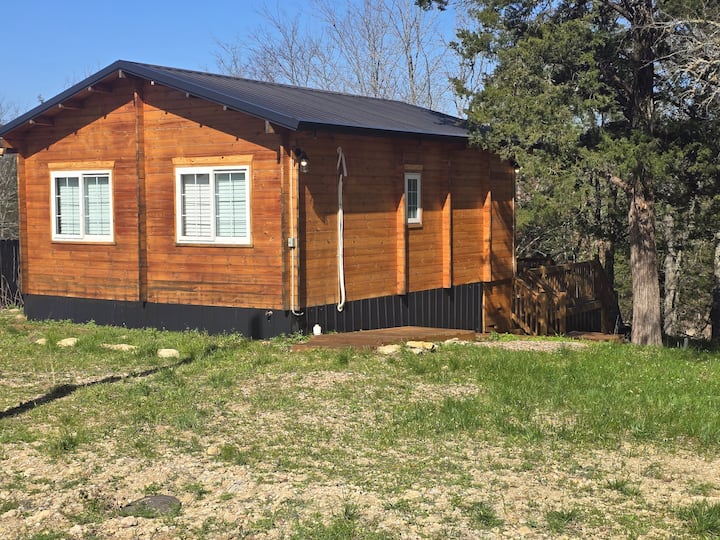 Sweet Little Cabin - Raymond Gary Lake, OK