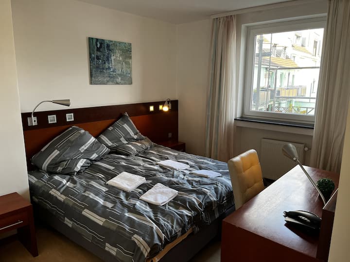 Double Room In Hotel Tenova Cologne At Neumarkt - Cologne