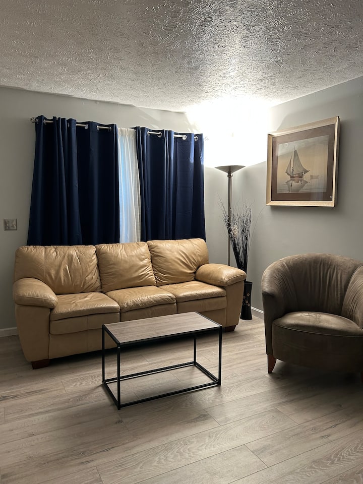 Very Cozy Home Close To Freeway - Cleveland, OH