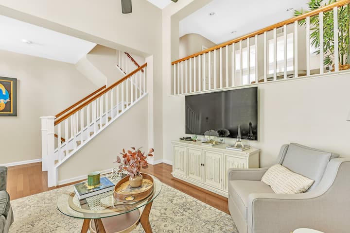 Bridgeport Community Townhome | Private | Pool - Santa Clarita, CA