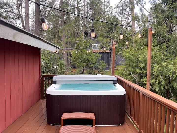 New! Arcade Games | Hot Tub | Fire Pit | Bbq | 3:2 - Bass Lake, CA