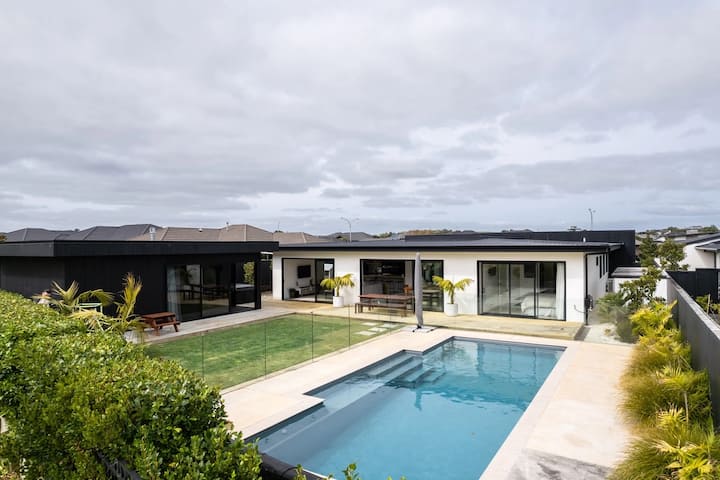 Luxury Modern Retreat - New Plymouth