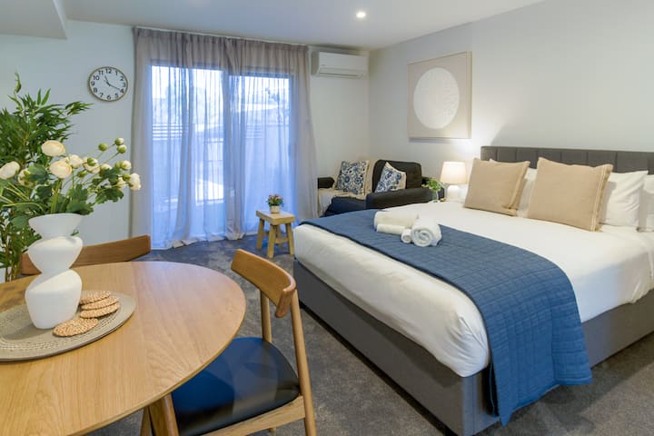 City-fringe Gem • Chic Studio In Prime Location - Christchurch