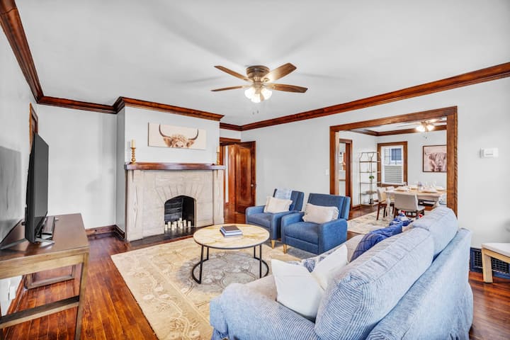 Suite Dreams Cleveland | 4br, 2ba | Sleeps 8 - Shaker Heights, OH