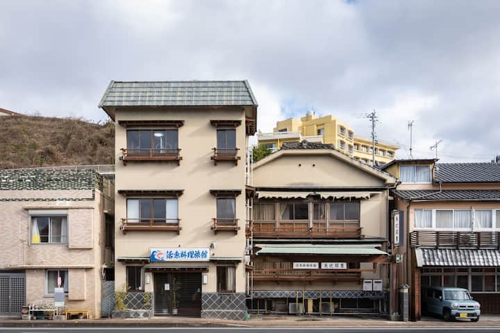 天然温泉・リラクゼーション完備
元旅館を利用した民宿 - Unzen