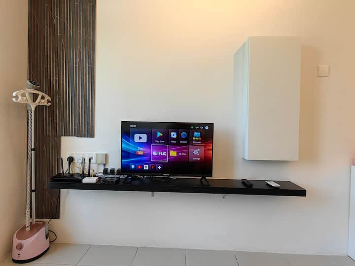 King Bed | Mt. View | 100mbps Wifi |Geo Suite Ipoh - Ipoh