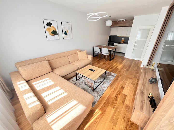 Modern Flat + Garage – Business & Leisure Ready - Podgorica