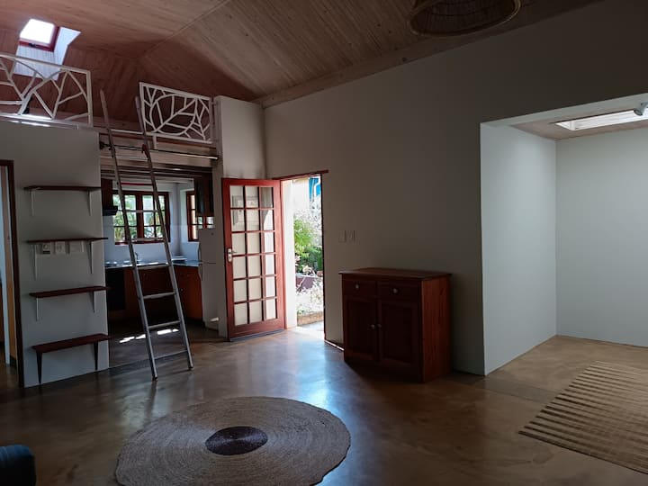 Tranquil Garden Cottage For Long-term Rental - Johannesburg