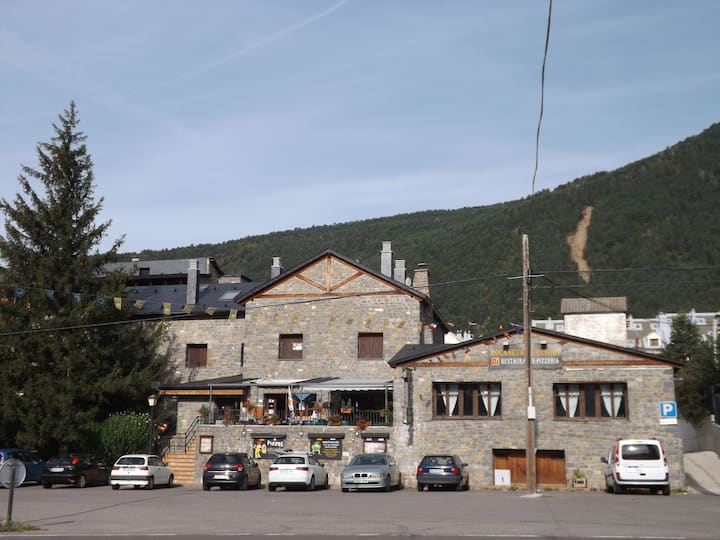 Roca Nevada Suites - Jaca