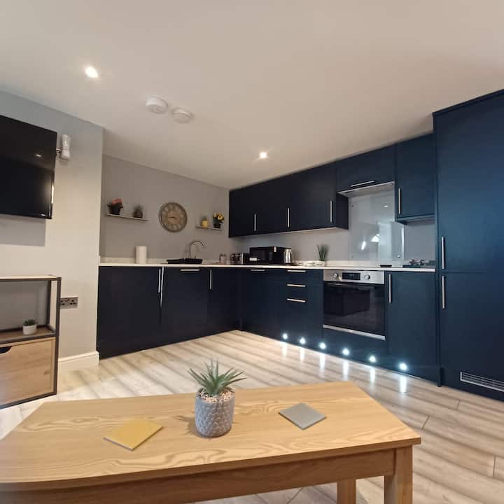 Stylish & Cosy- Brand New 1b With Parking - Norwich