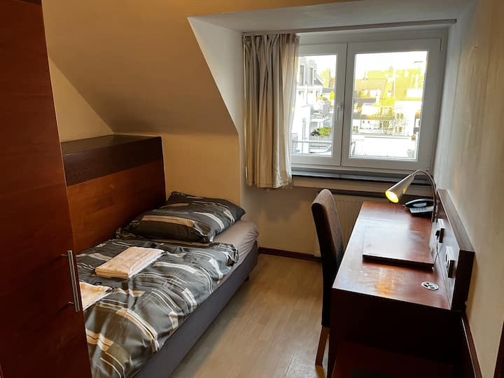 Budget Single Room In Hotel Tenova Cologne - Cologne