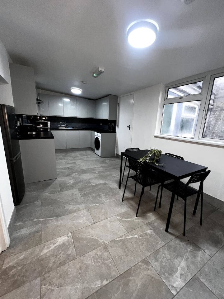 Victoria House (4 Bed) - Merthyr Tydfil