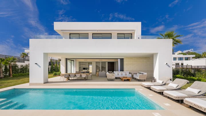 Luxury 6-bed Villa | Gym, Sauna & Pool Heating - Marbella