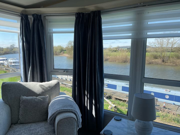 On The River Severn - Caravan 9 - Tewkesbury