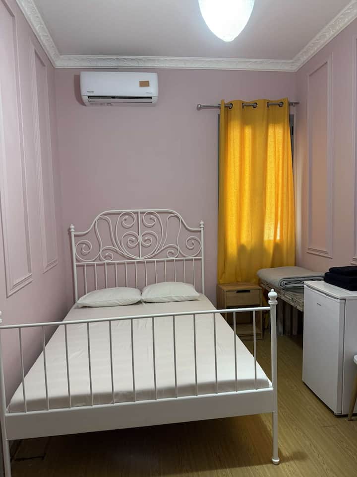Basic Central Room - Athens
