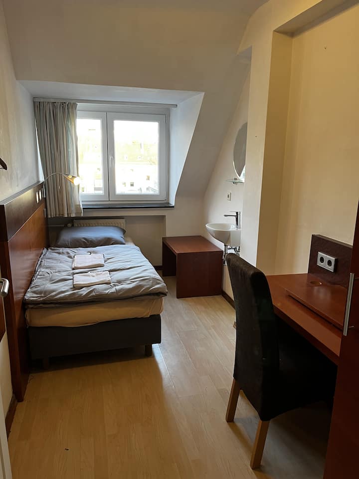 Budget Single Room In Hotel Tenova Cologne - Köln