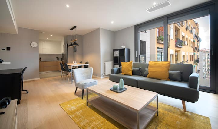 2 Bed Beach Apartment With Pool - Barcelona