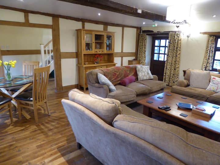 The Farmhouse At Hilltops Brecon - Brecon