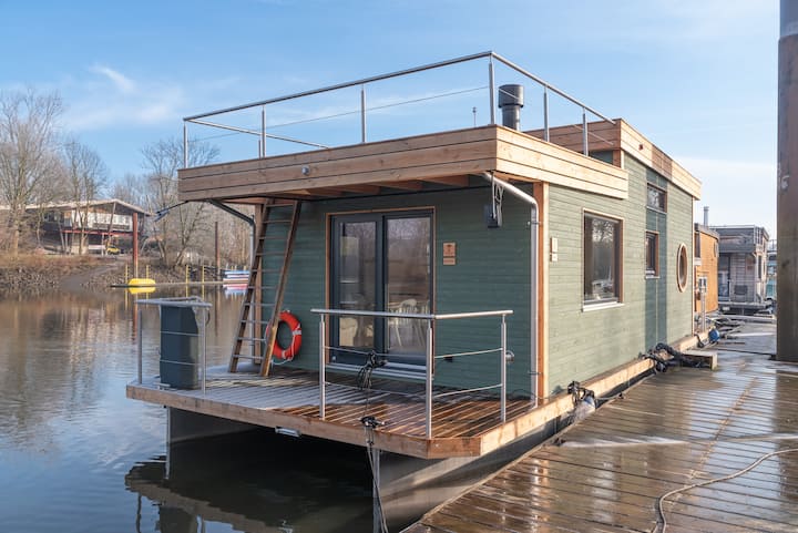Wohnlich, Hochwertig: Hausboot Petite Mit Kamin -