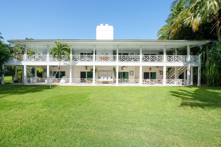Three Bees Estate Beachfront Gem - The Bahamas