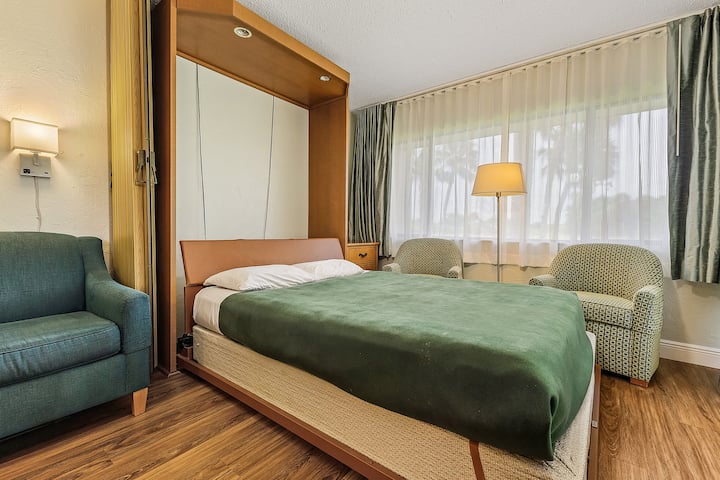 Cozy Studio On Scenic Golf Course - Lehigh Acres, FL