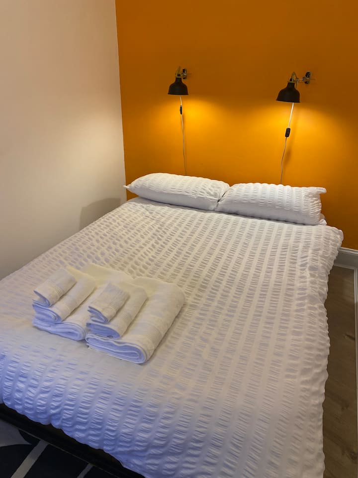 Bright, Clean And Cozy Room In Leith - Leith