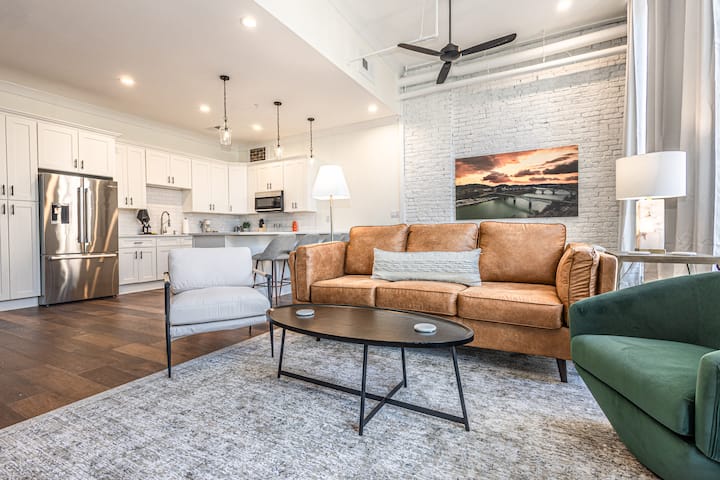 Downtown Luxury Condo | Near Ut - ノックスビル, TN