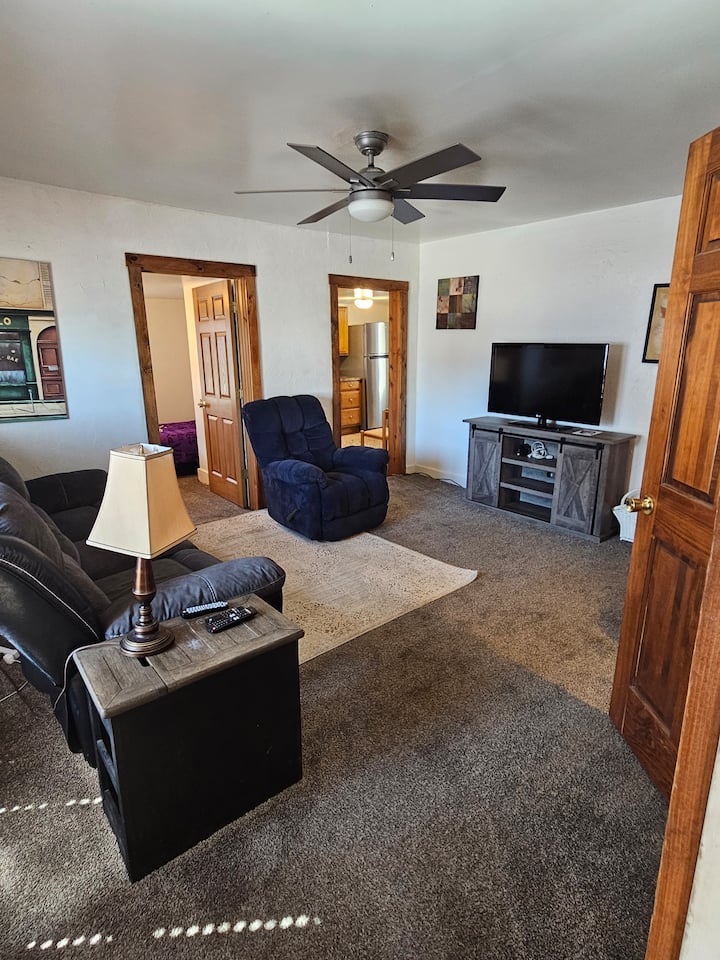 Spacious 2 Bed 1 Bath Apartment! - Minnesota