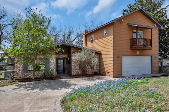 Lakeside Rock House On Lake Lbj! - Kingsland, TX