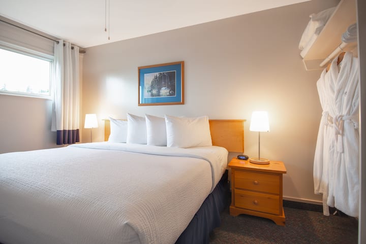 Seaview One-bedroom King Suite A - Nanaimo