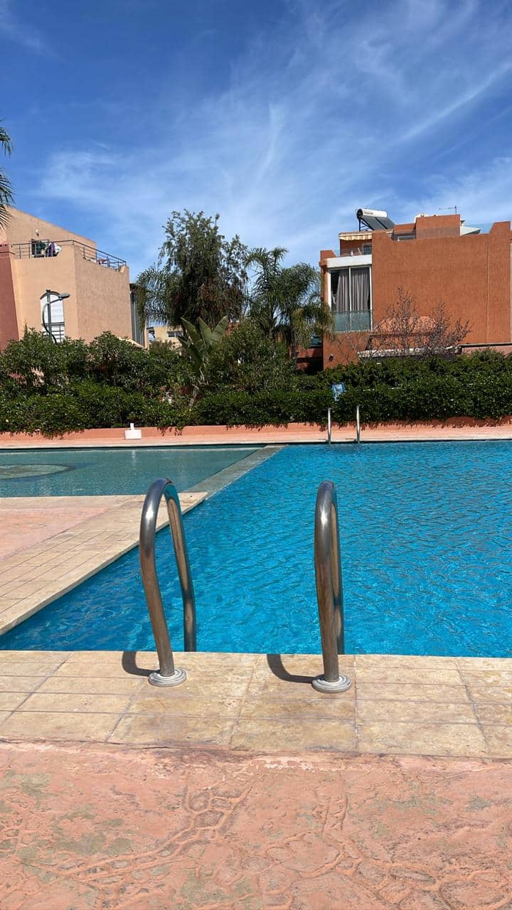 Appartement Elégant Avec Piscine - Benslimane