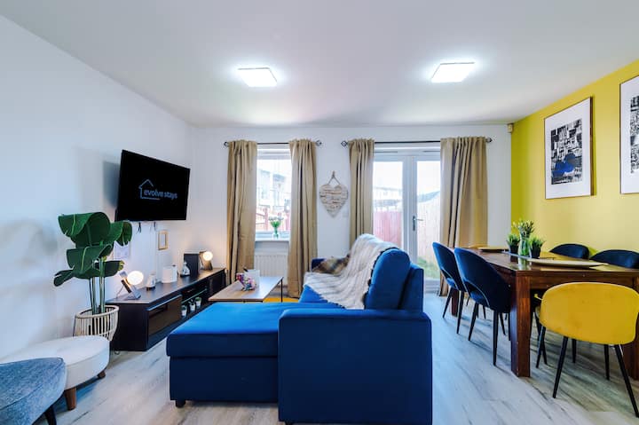 Free Park | 5bed Townhouse In Salford | Sleeps 11 - Manchester