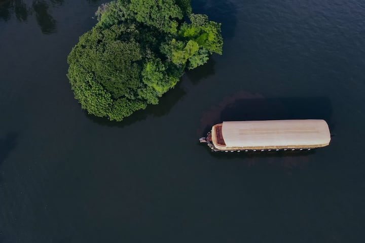 Elegant Boathouse - Alappuzha
