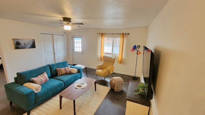 Bright And Airy Condo With Porch - 凱洛格