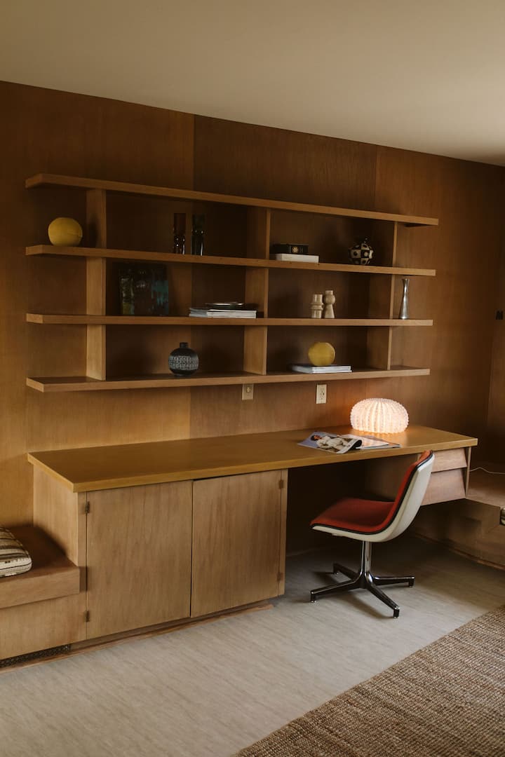 Flw Student  Mid-century Modern Riverfront Home - Manitowoc, WI