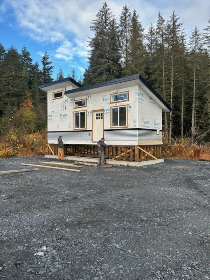 Spruce Woods Lookout Tiny House - Seward, AK