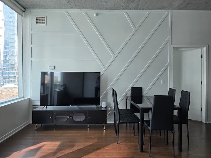 Chic, Quiet Apartment By Lake - Chicago, IL