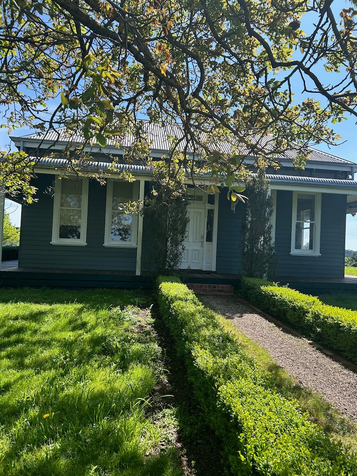 Renovated 4 Bed Farm House - Romsey